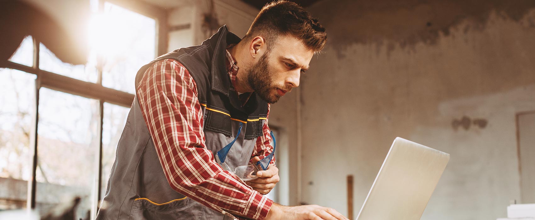 How Contractor Software For Labor Management Saves Time & Money ...